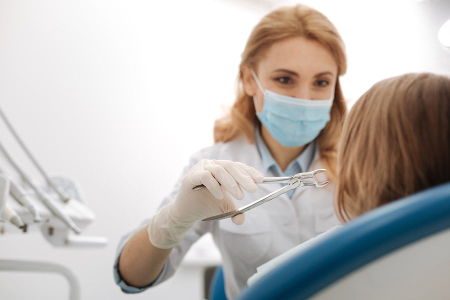 Sângerarea după extracția dentară - Omnia Dental București